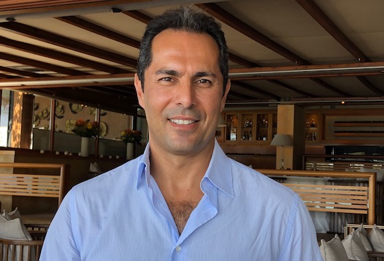 How one hotel dresses up room service delivery - HOTELSMag.com